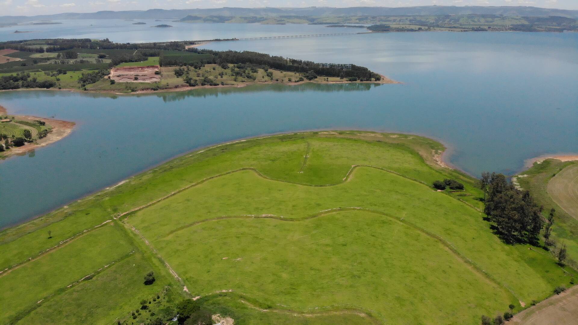 Chácaras a venda a Beira da Represa no Município de Carlópolis PR
